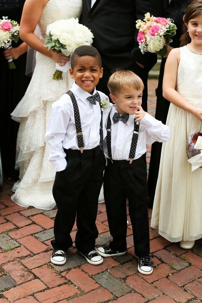 The Wedding Log: Entourage Pegs