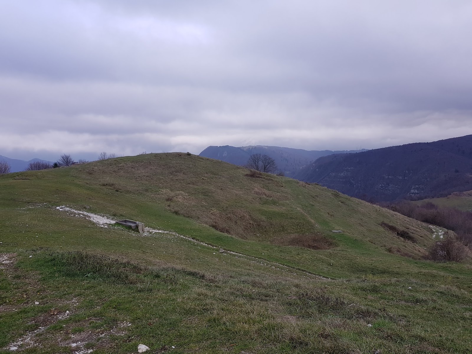 Su strade e sentieri: COL D'ASTIAGO (m. 1.241) - SENTIERO DEL VU - Val ...