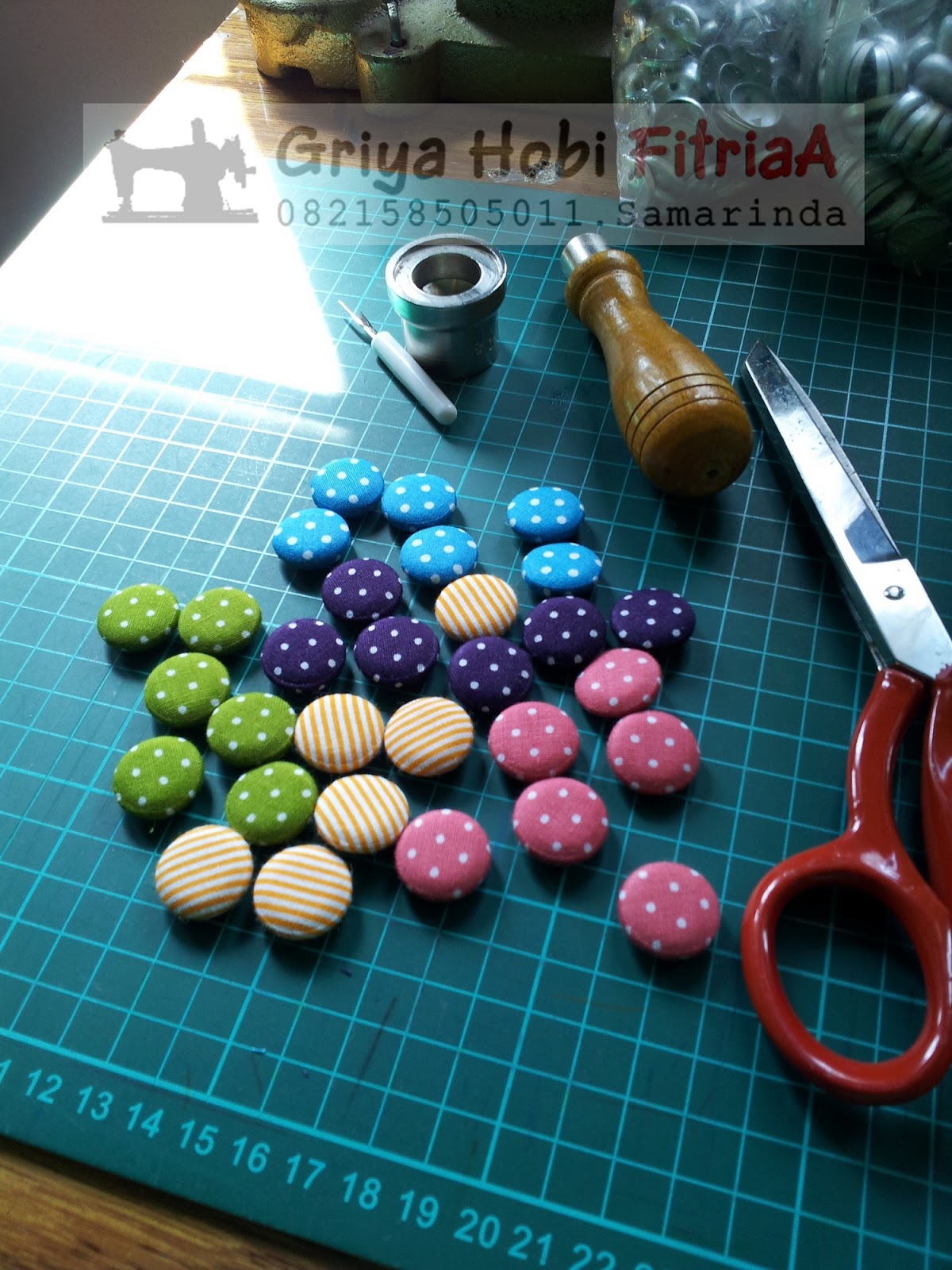 Griya Hobi FitriaA: Colorfull benik (kancing bungkus)