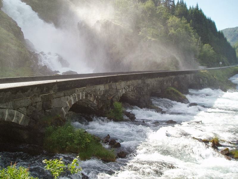 Låtefossen waterfall | Twin Waterfall in Oddadalen valley, Norway ...