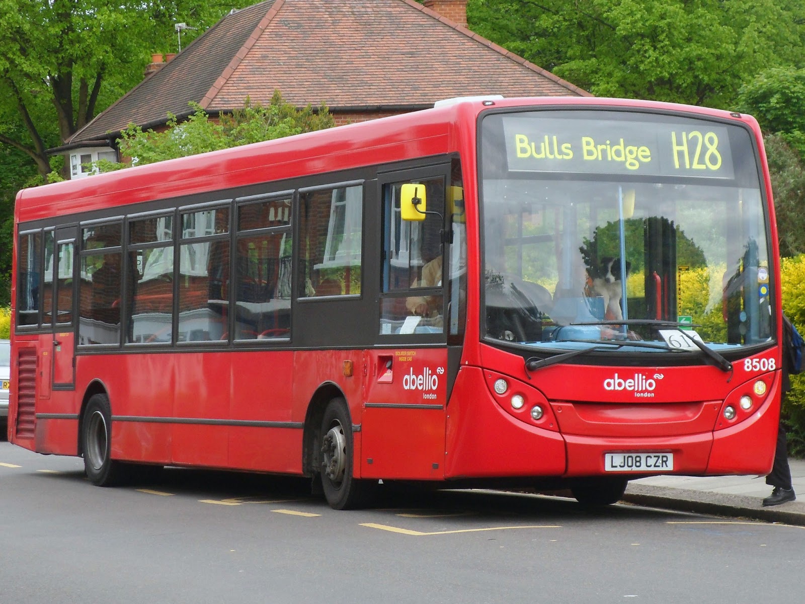 The Circle of London : Focus On: Route H28