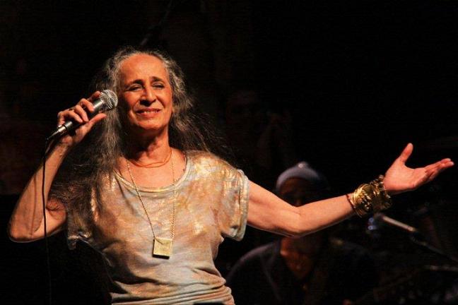 Viajando: Turnê Carta de Amor – Maria Bethânia