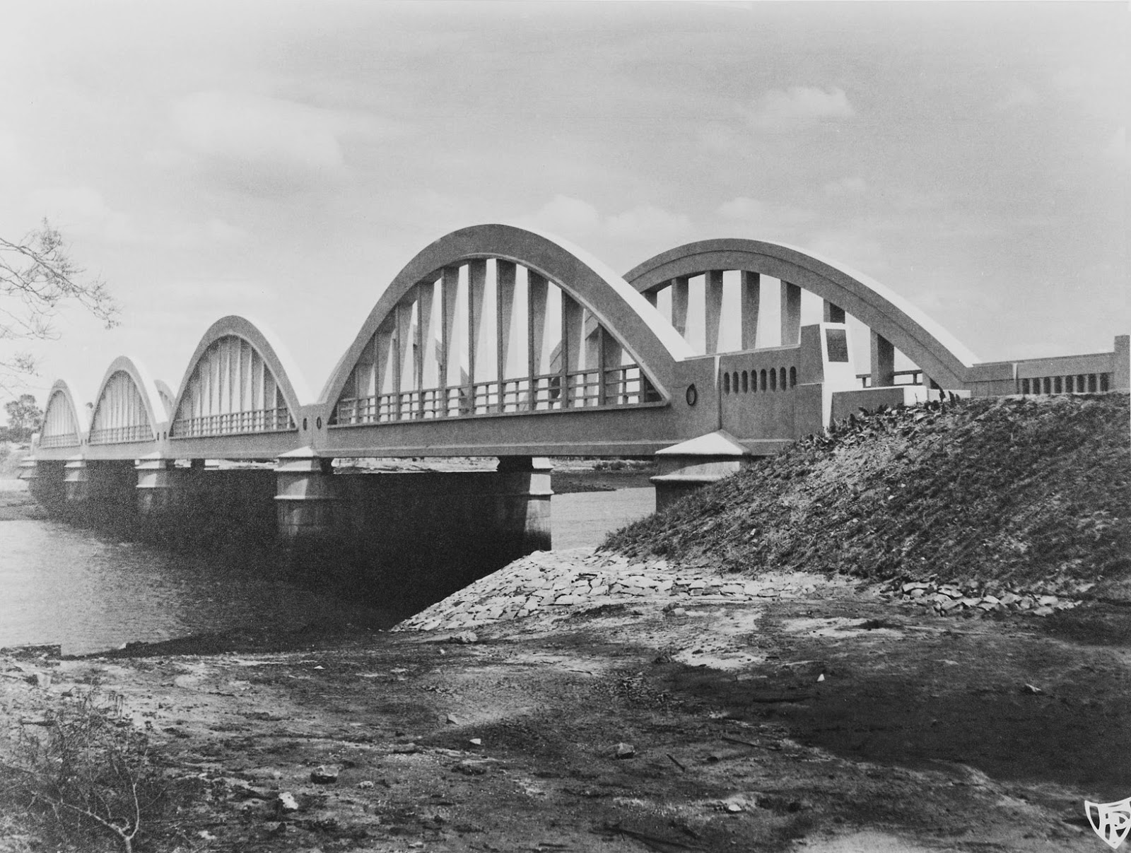 A ponte da Matola-Rio de 1948 à actualidade. A Ponte do Dogali na Eritreia.