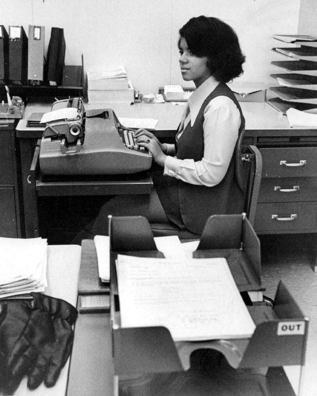 At the Office: 36 Interesting Pics Show How Work Has Changed Since the ...