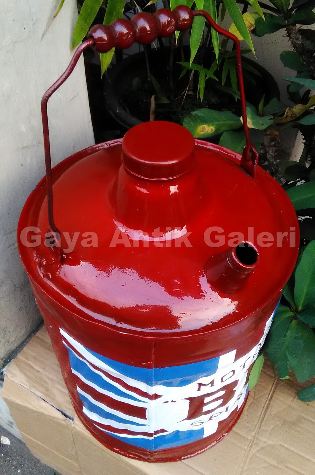 Gaya Antik Galeri : Jerigen Oli Antik `BP SPIRIT` Bahan Galvanic
