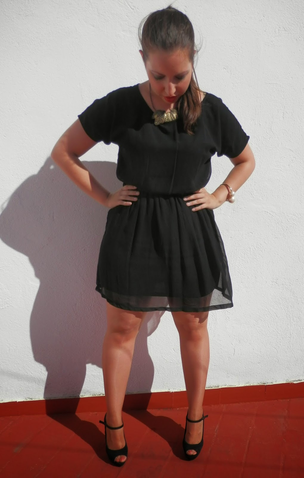 ItHuelva LBD Look - Un toque de color