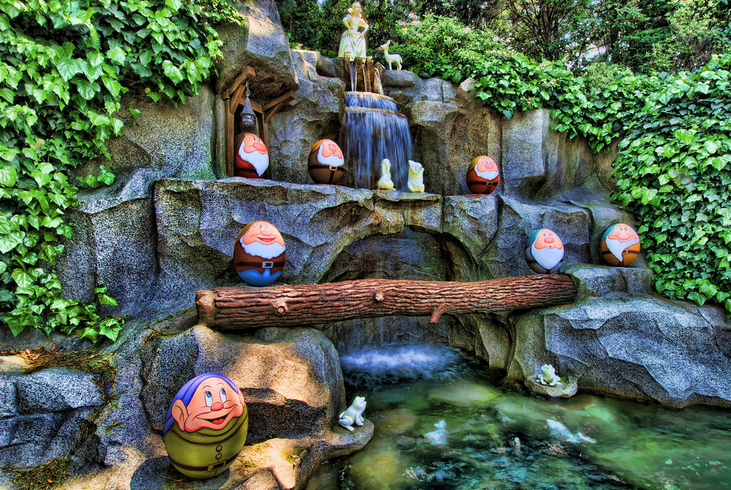 Filmic Light - Snow White Archive: Snow White's Grotto - The Sculptures
