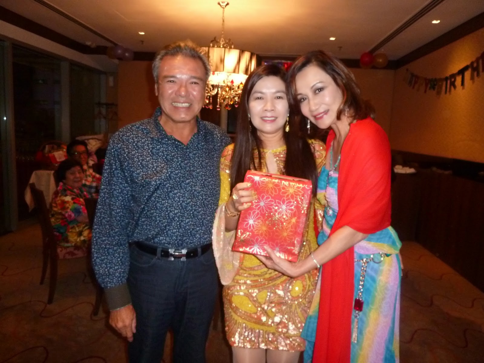 Kee Hua Chee Live!: DATO FLORA ONG CELEBRATES HER BIRTHDAY AT ELEGANT ...