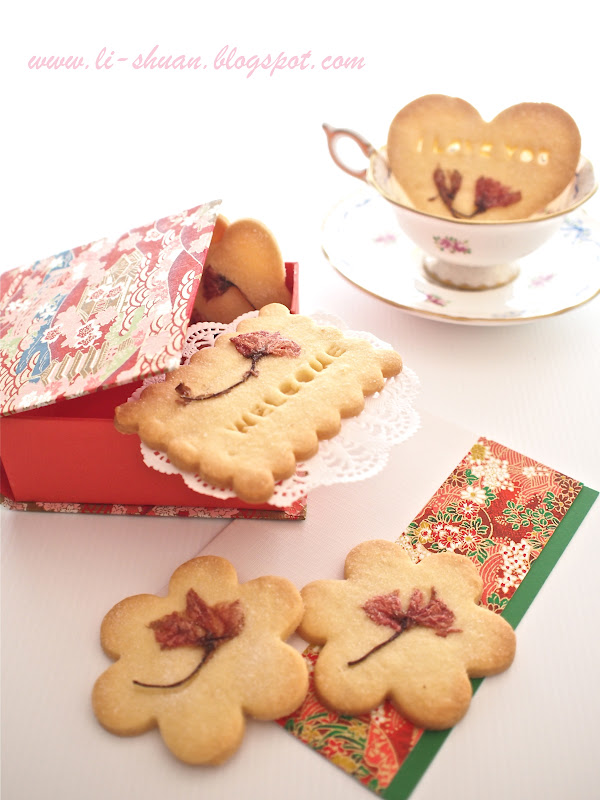 Helena's Kitchen: Sakura Cookies (樱花曲奇）