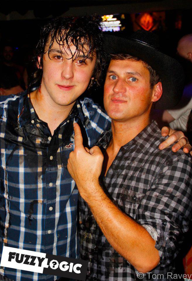 La galería del tío pringado: Neg Dupree pringado con comida en sus shows