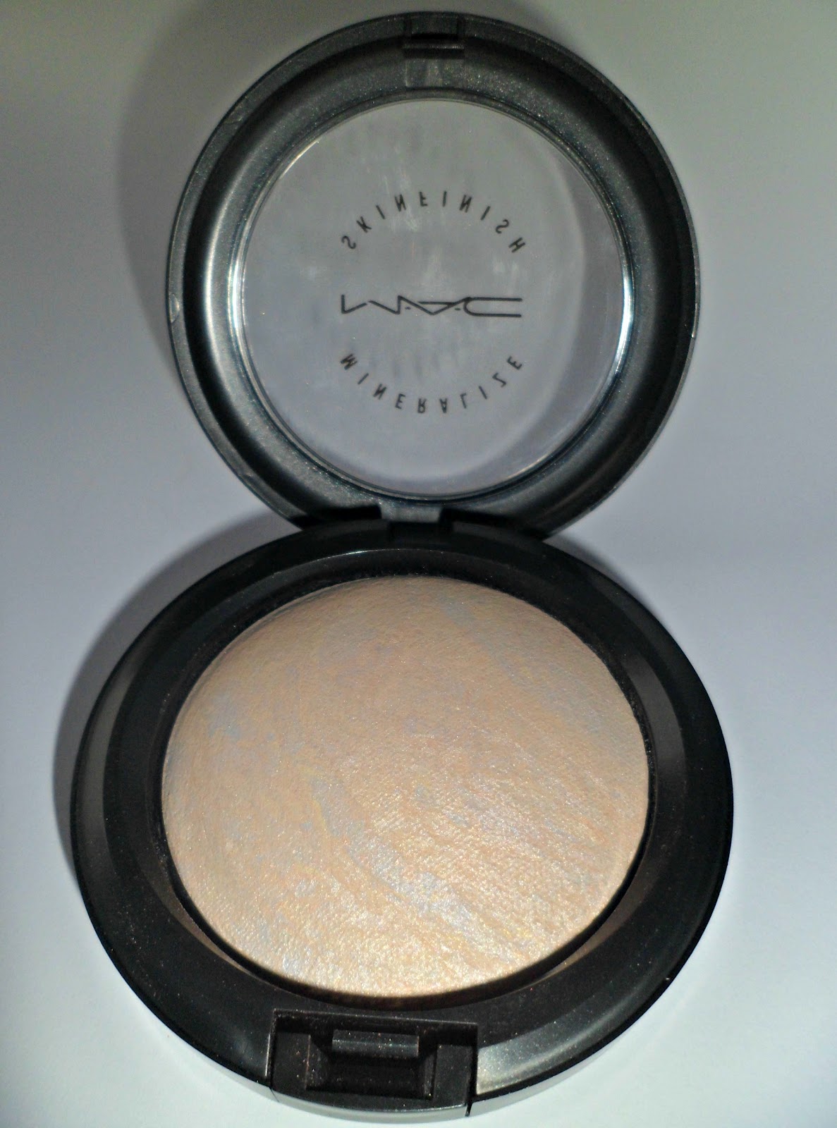 Glam Tropic: Mac Lightscapade MSF Review and Swatches