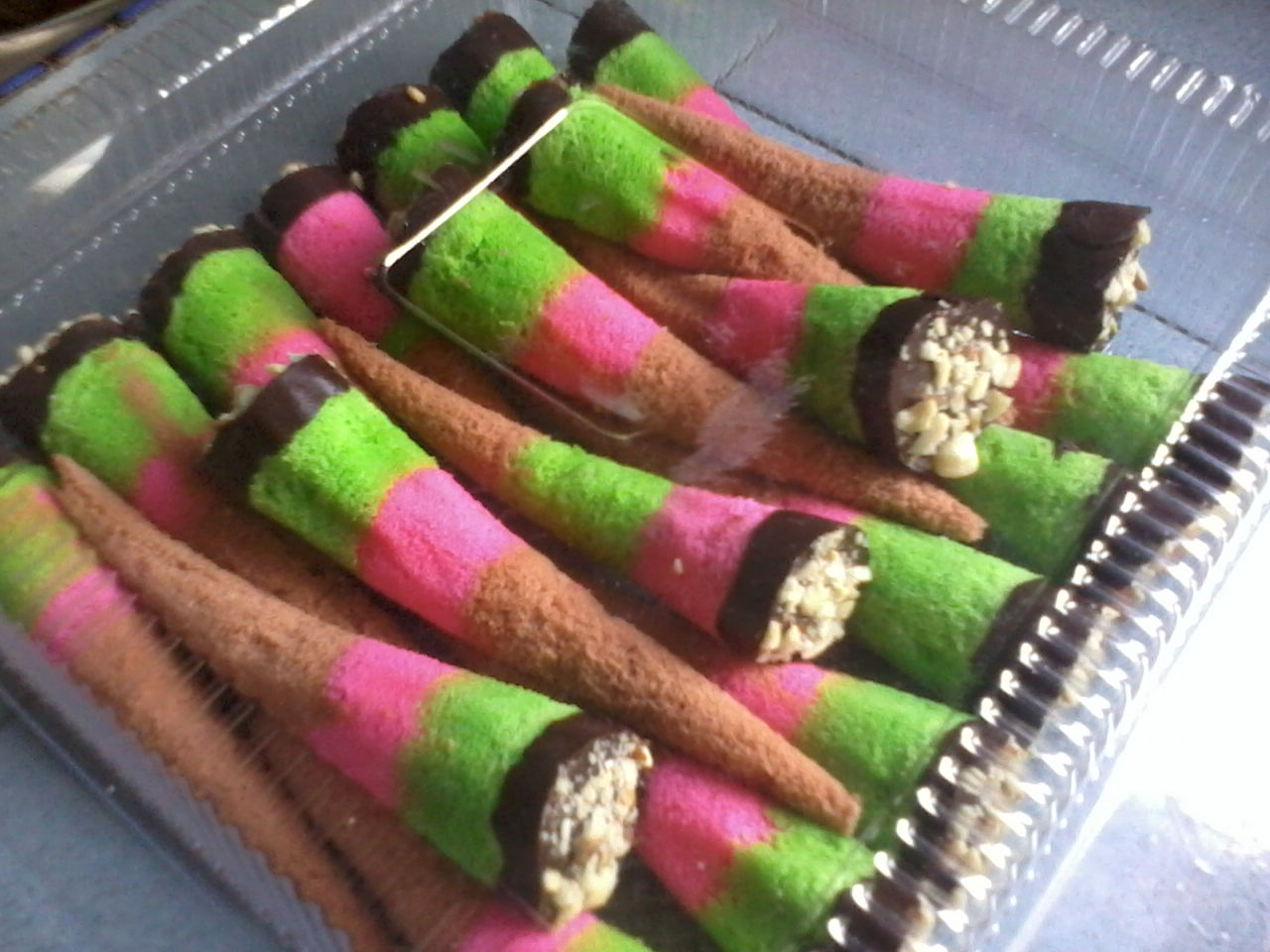 Twins Cupcakes and Dessert: apam ice cream cornetto ;)