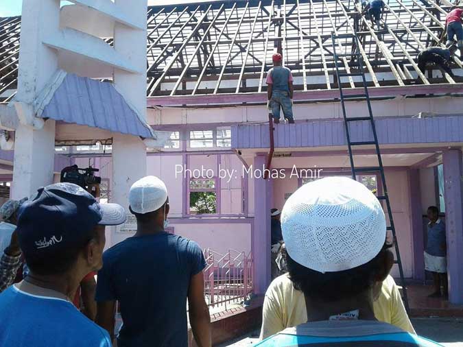Masyarakat Muslim Hitu Bantu Renovasi Gereja Galala - Maluku Post