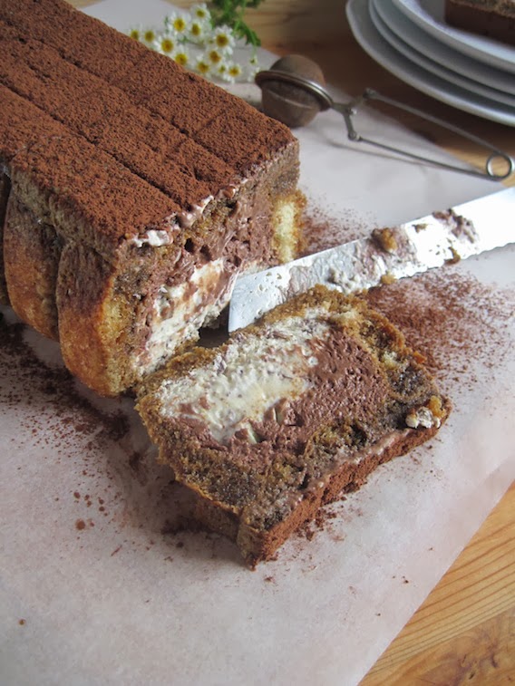 gray apron: Duchess's cold cake