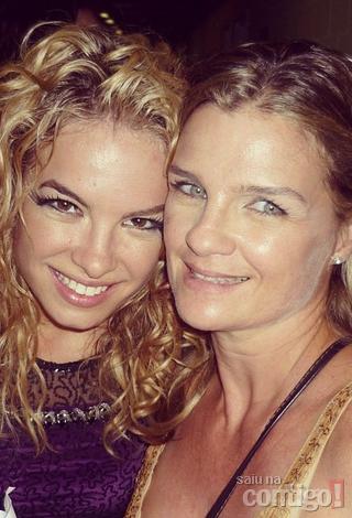 Rebelde: Lua Blanco manda mensagem carinhosa para sua Mãe.