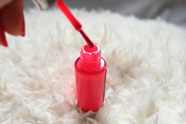 Red Carpet Queen in Diva Mayday - Inthefrow