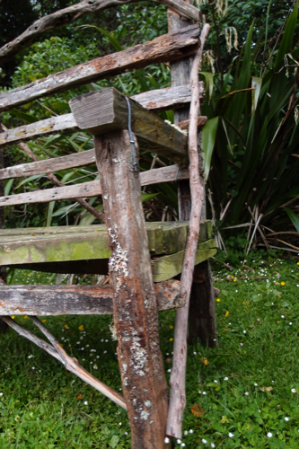 aaron-m: Rustic Totara fence batten outdoor chairs