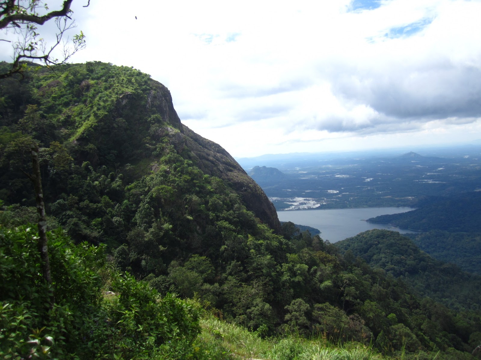 Tamilnadu Tourism: Mampara View Point (Raja's Cliff), Nelliyampathy