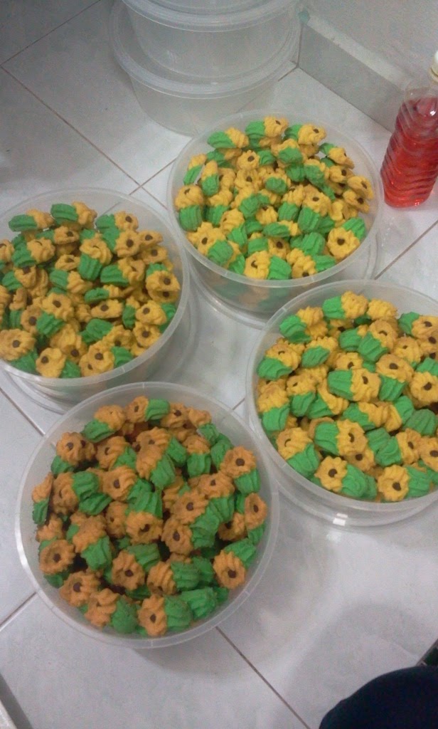 Yatie's Cooking: DOORGIFT BISKUT DAISY PETALS