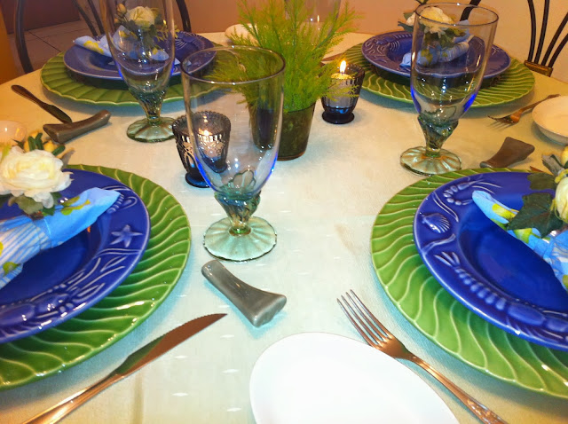 Casa Rosa Pimenta: MESA POSTA AZUL E VERDE