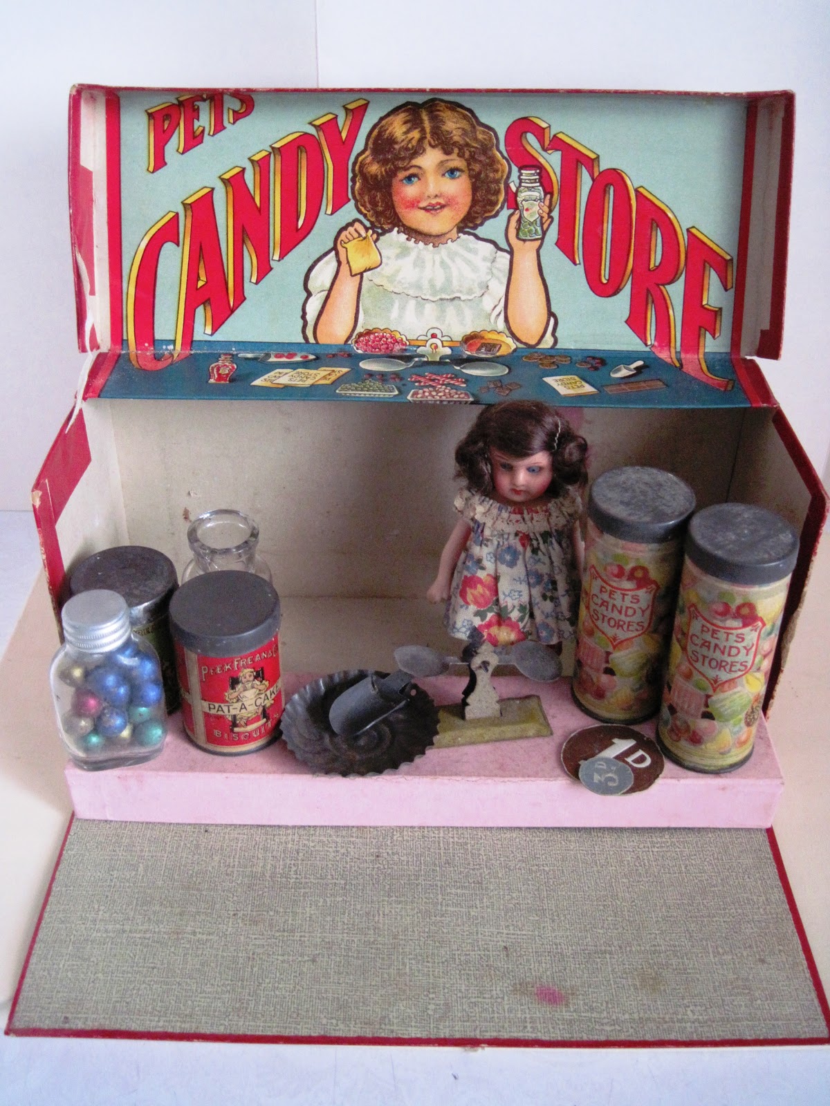 Tracy's Toys (and Some Other Stuff): Antique Dollhouse Candy Store