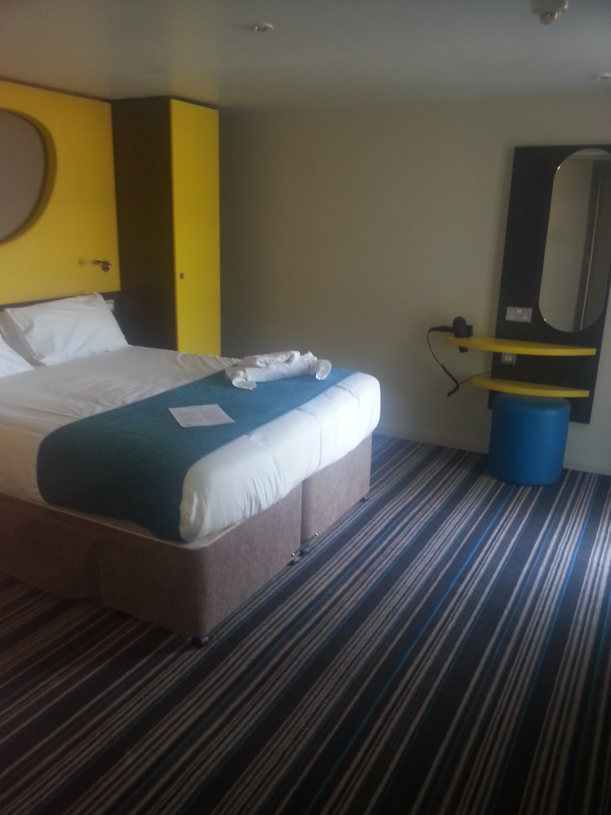 Butlins Bognor Regis Wave Hotel 3 Bedroom Reef Apartment Review - Emmy ...
