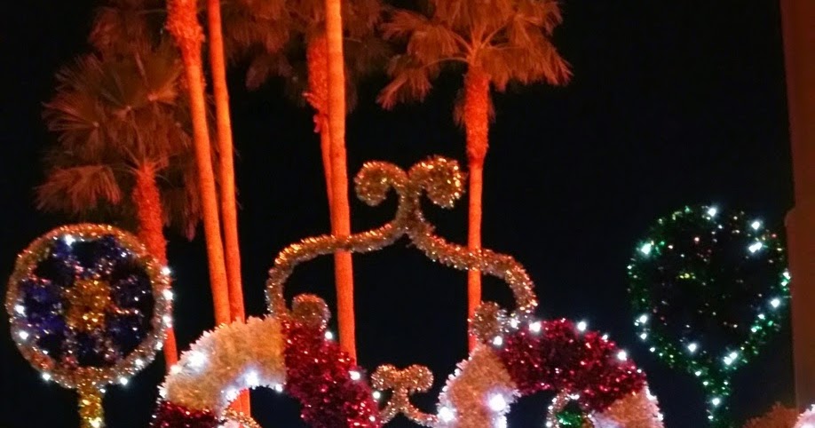 Laughlin Buzz: Candy Cane Lane on Laughlin Riverwalk