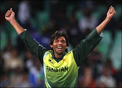 Pakistani Cricket Players Biography Wallpapers : Mohammad Asif