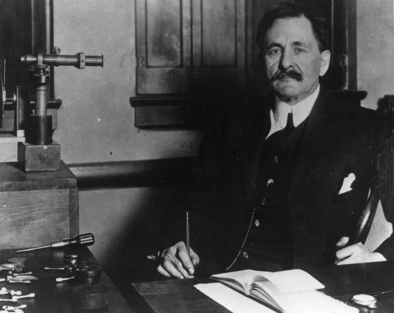 ΑΓΓΙΓΜΑ ΦΥΣΙΚΗΣ...: Σαν σήμερα ... 1931 πέθανε ο Albert Michelson, ο ...