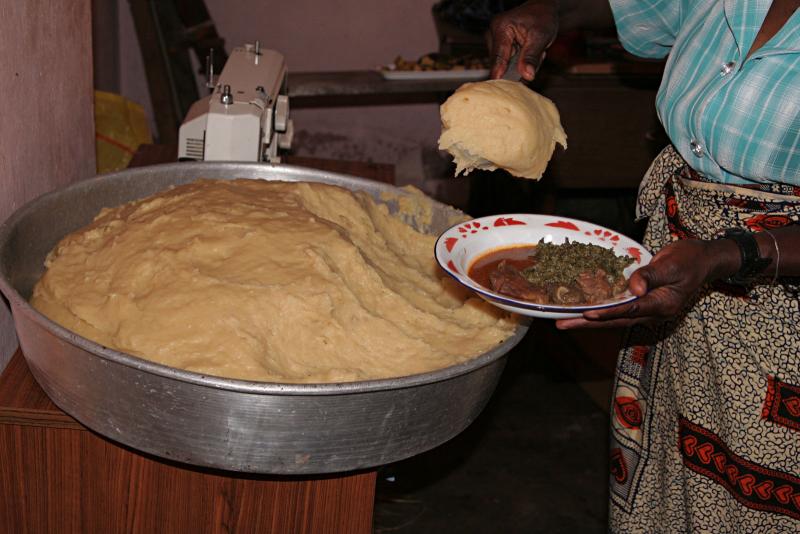 Gastronomía Angolana: FUFÚ O FUNGE