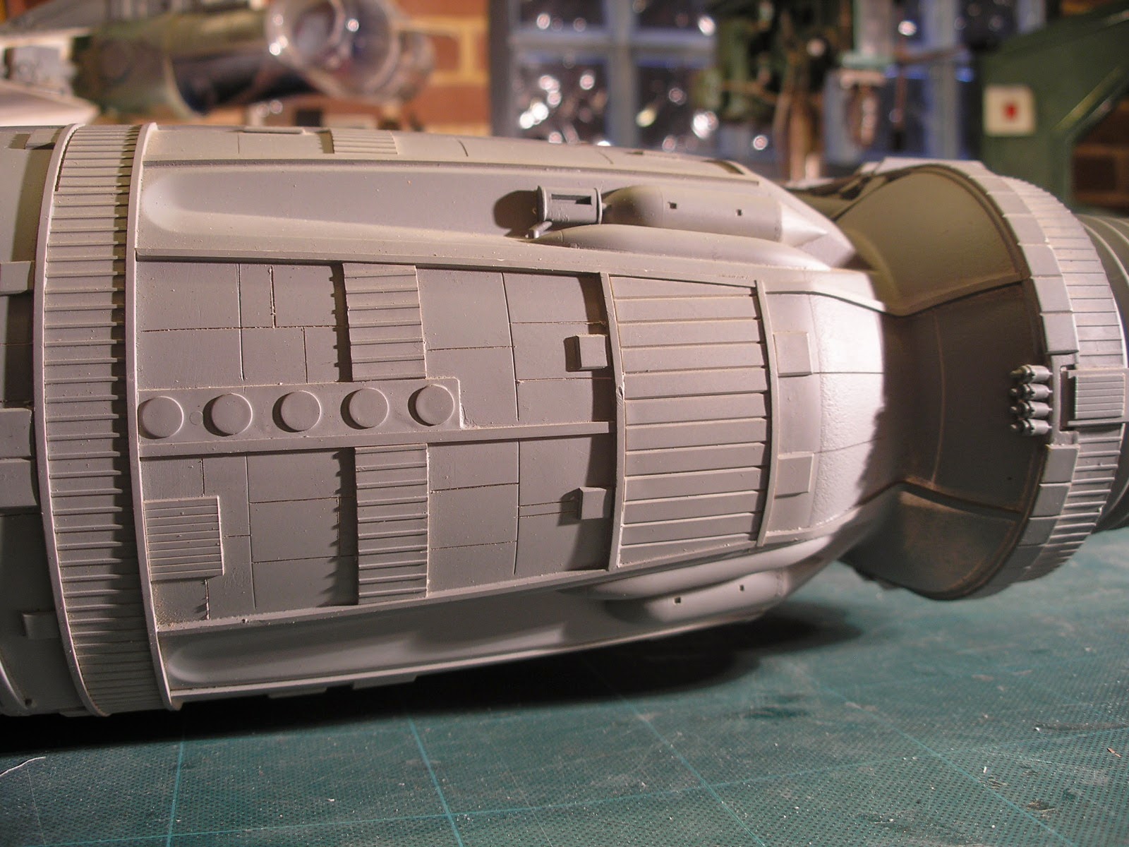 RC Sci Fi: Unfinished Old Spaceship model Part 2