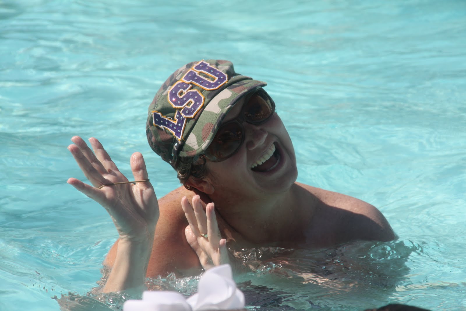 Mojoy: Gabbi Girl in the pool.