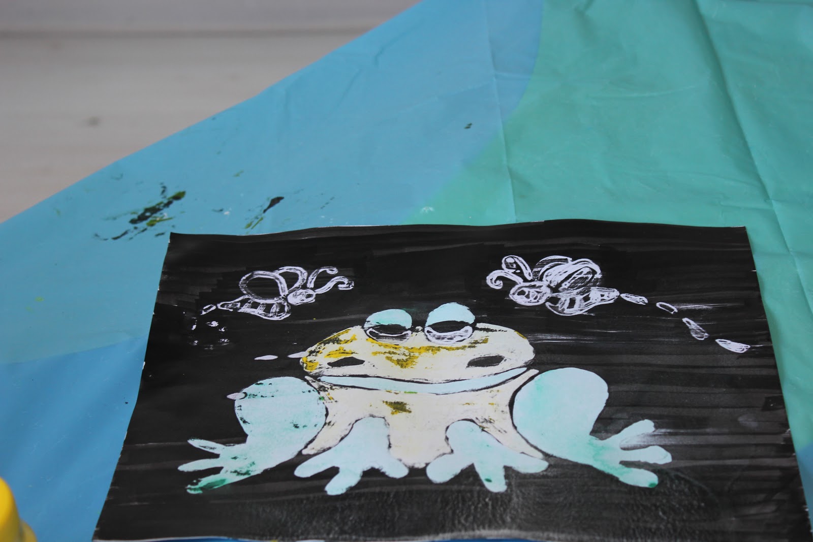 El sueño de Pipa: LA RANA ESTILO "BATIK" Y LOS LAPICES DECORADOS