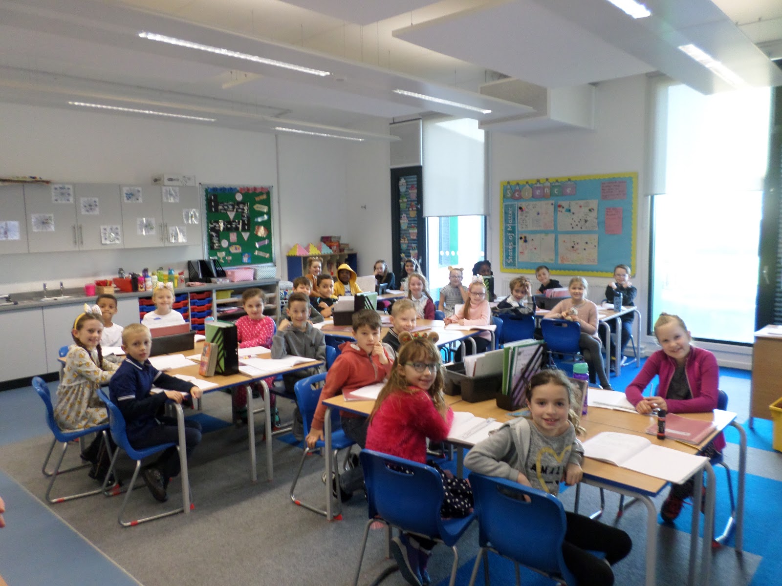 Suttons Primary School: Children In Need 2017 - Spotacular!