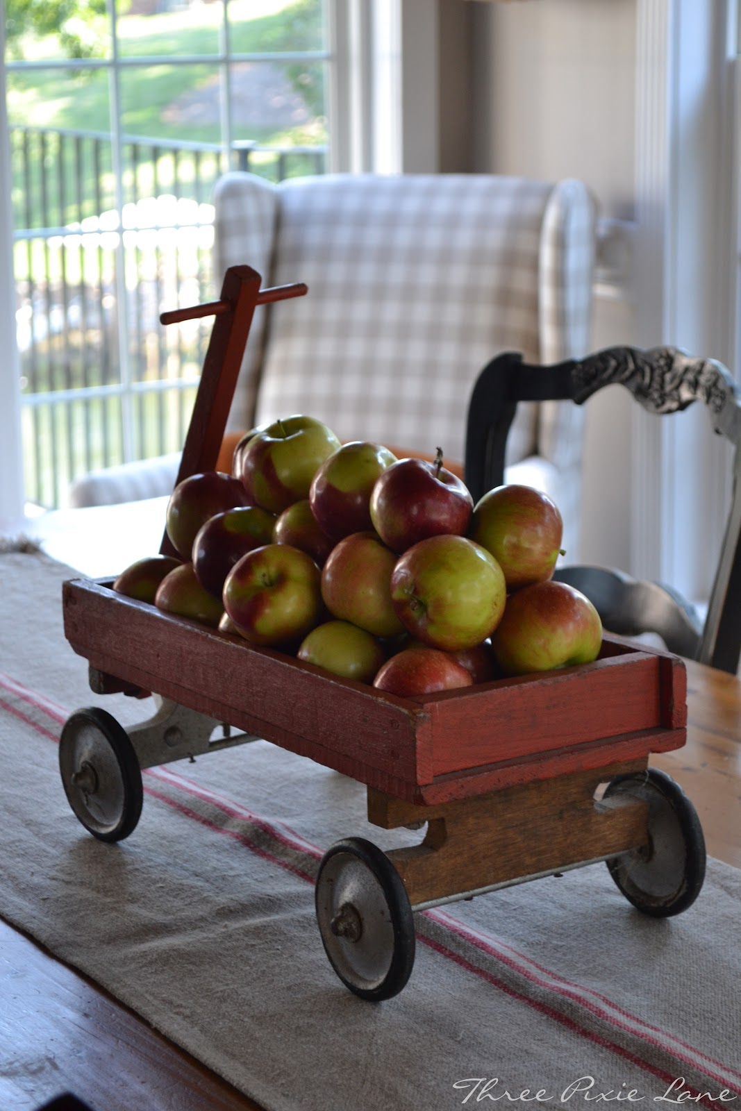 Three Pixie Lane: An Apple Pickin' Cart Centerpiece