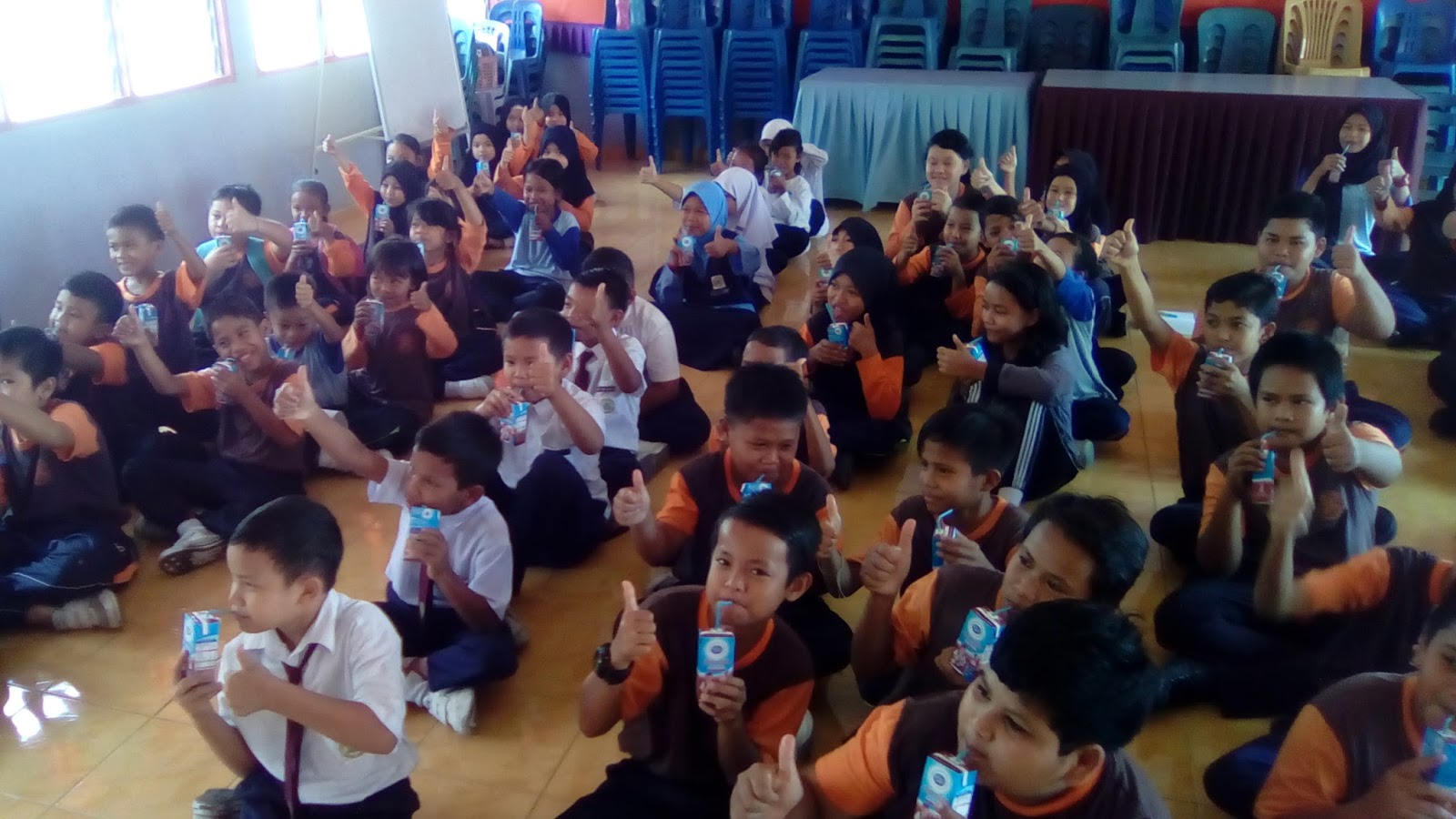 KERTAU VILLAGE, MARAN, PAHANG: Program Susu Sekolah. "Sedapnya susu"