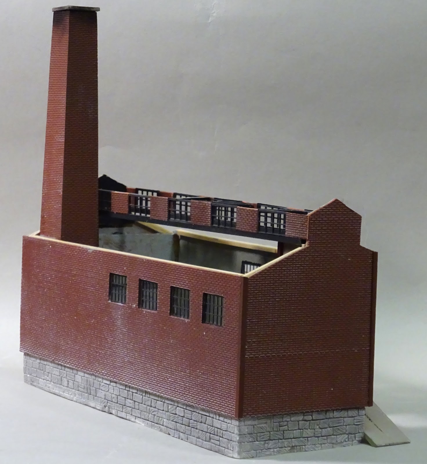 Model Railroad Minutiae: Glue factory building 1 progress