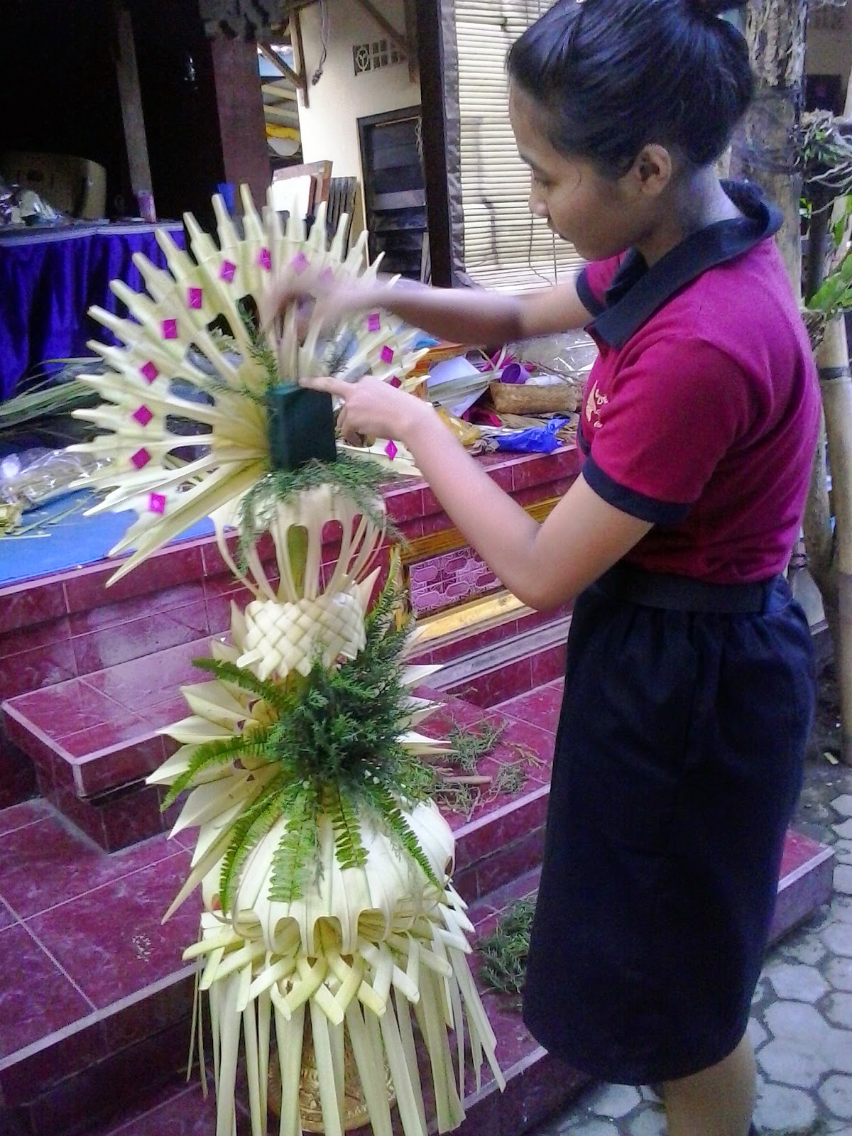 Dunia Perhotelan: Cara Merangkai Gebogan Bunga