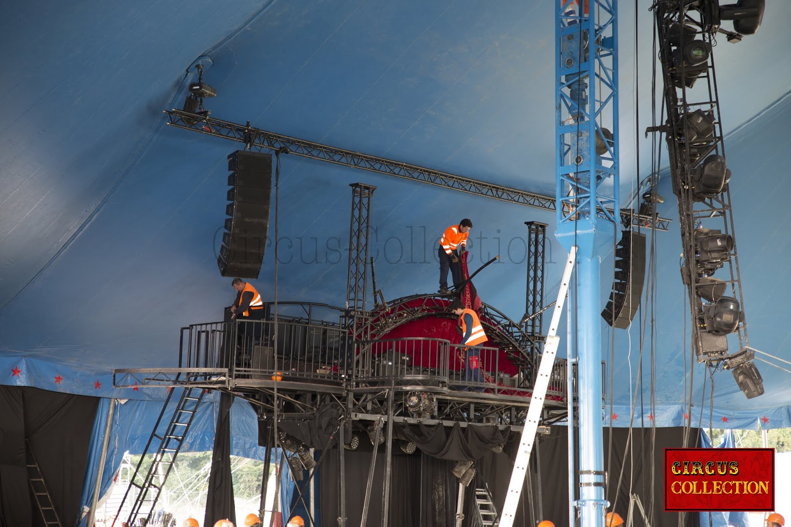 Circus -Collection: Cirque Knie 2018, montage des gradins et de l ...