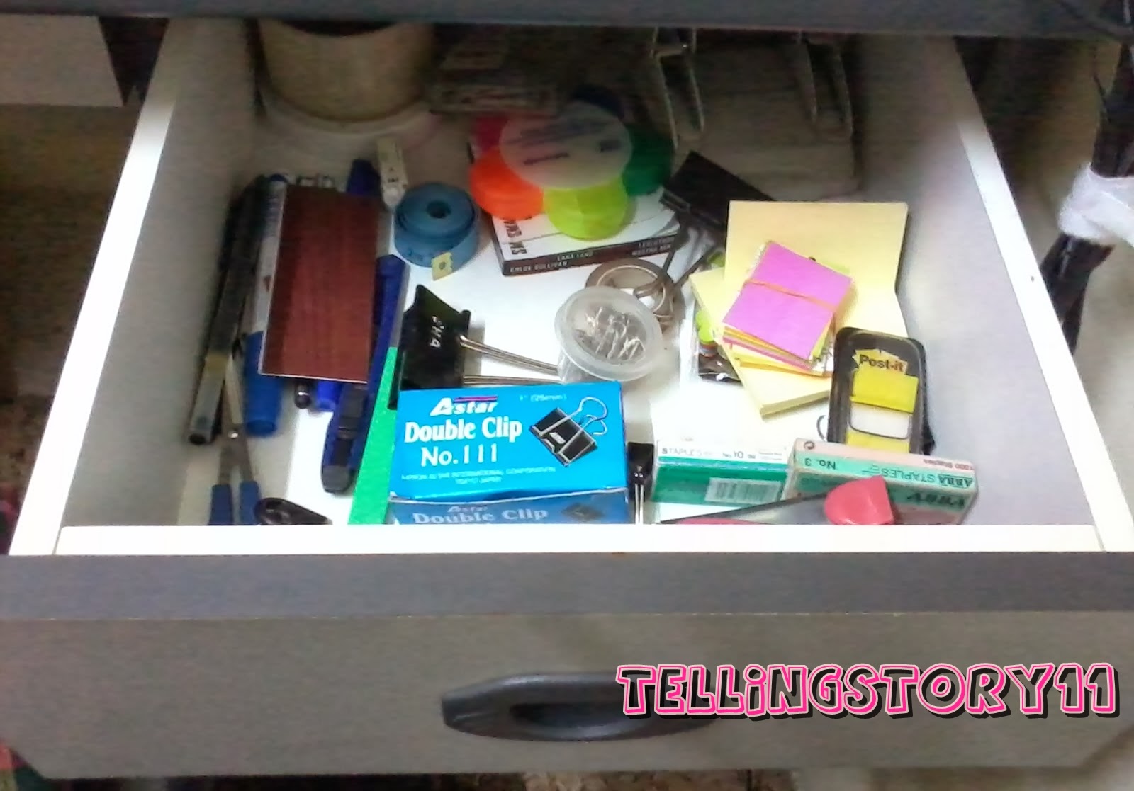 Top Terbaru 31+ Meja Kerja Dengan Alat Tulis