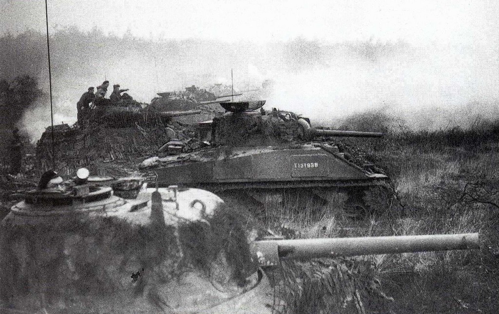 Panzerserra Bunker- Military Scale Models in 1/35 scale: Sherman V with ...