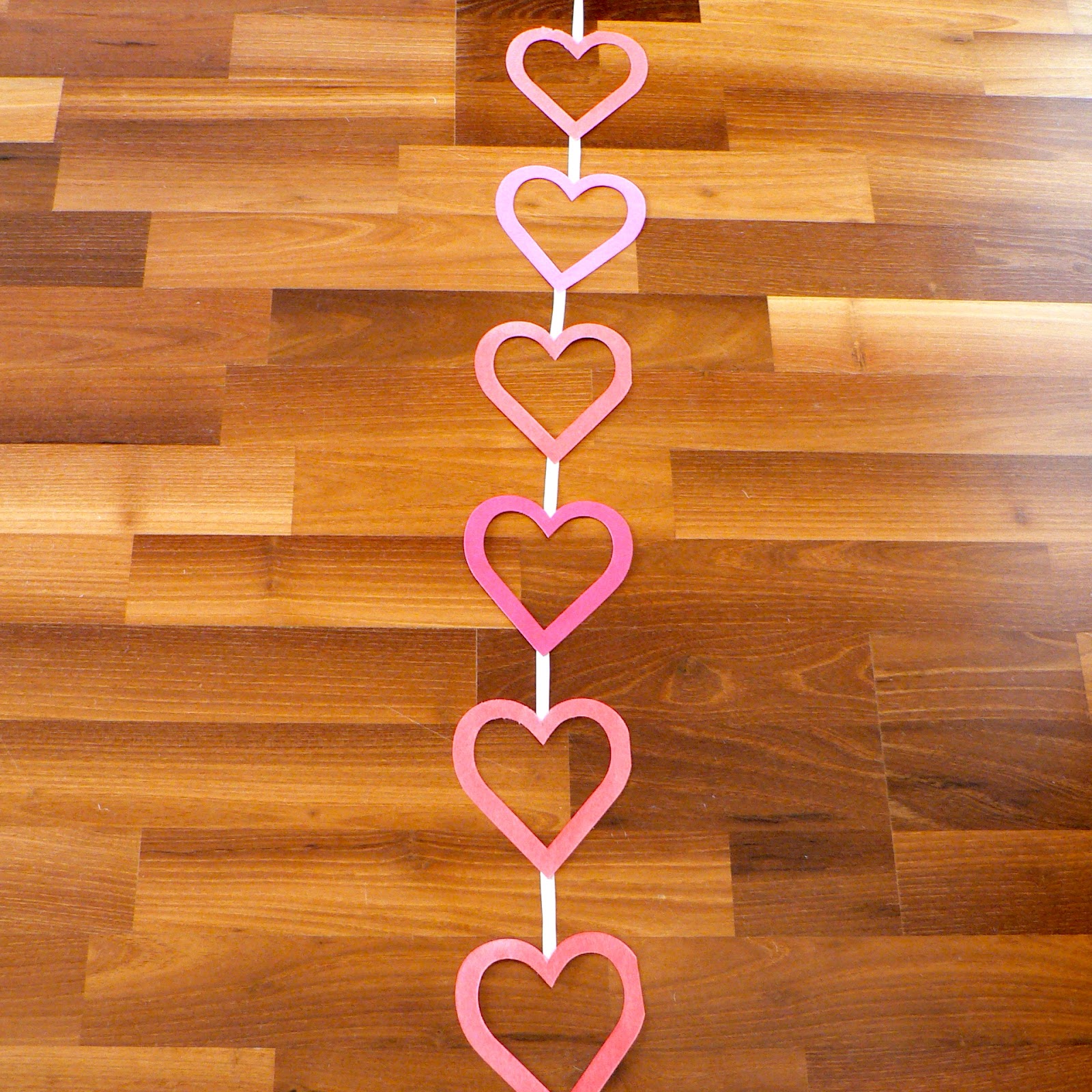 Mama Pea Pod: {Pink and Red Heart Party: Easy DIY Decorations}