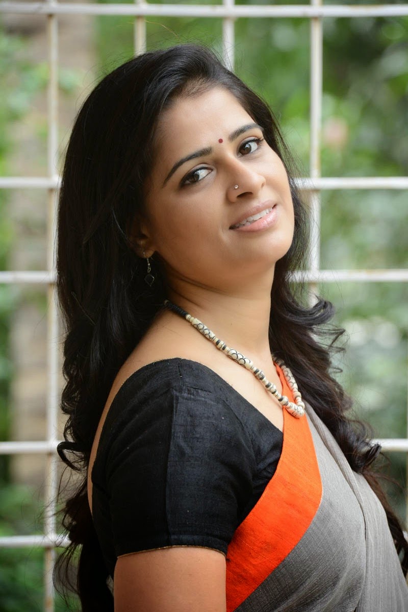 Satya Krishnan Photo Gallery in Saree | HQ Pics n Galleries