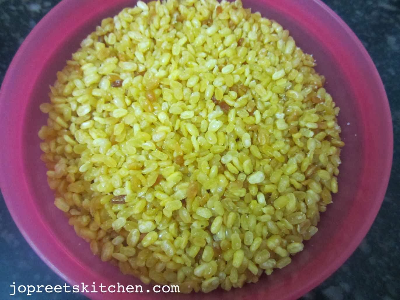 Fried Moong Dal / Siru Paruppu (Haldiram Style Namkeen) | Jopreetskitchen