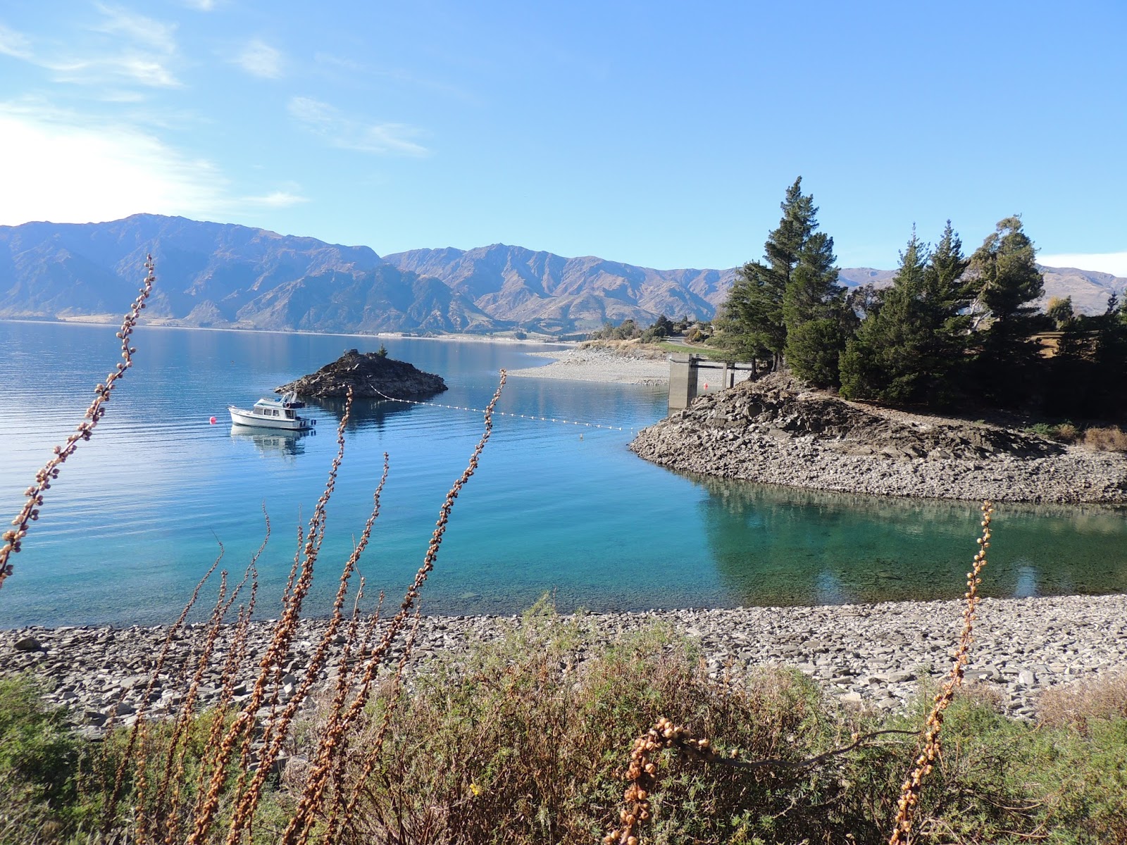 THE ROAD TAKEN : Hiking Lake Hawea