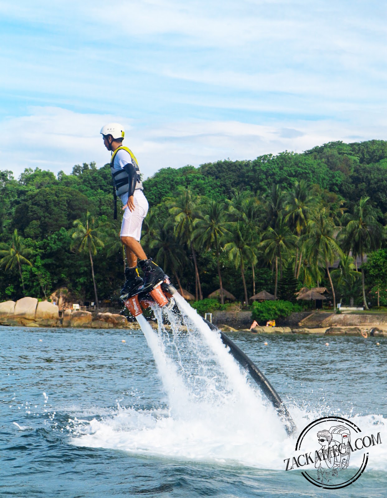 MENJAJAL OLAHRAGA FLYBOARDING DI TURI BEACH RESORT BATAM - zackamega.com