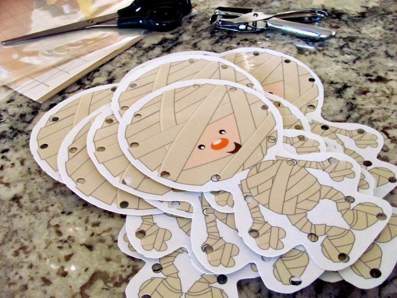 ohcakecake: DIY Toddler Halloween Lacing Cards in 15 Minutes