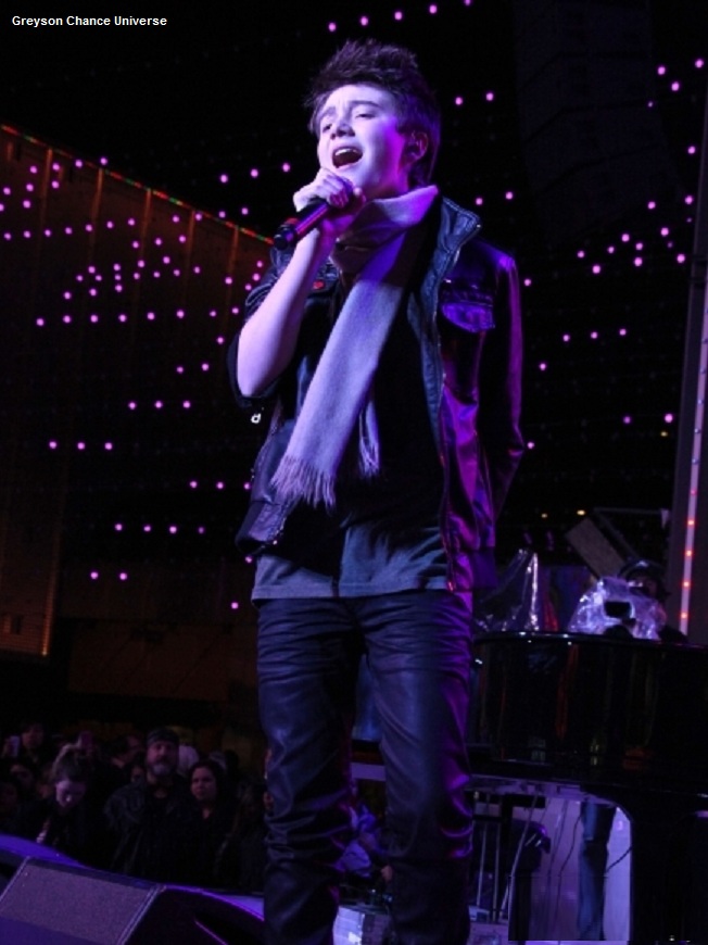 Greyson Chance Universe: FULL VIDEO - Greyson Chance Performing at ...