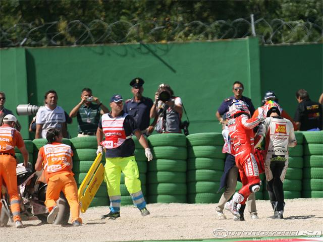 Free Wallpapers: Moto GP crash