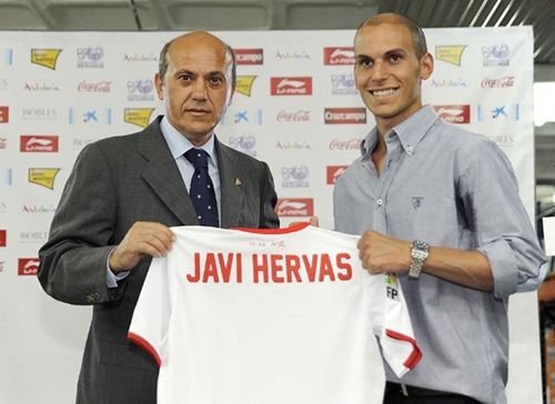 El Sevilla FC presentó a Javi Hervás. - Blanco y Rojo es mi Color ...